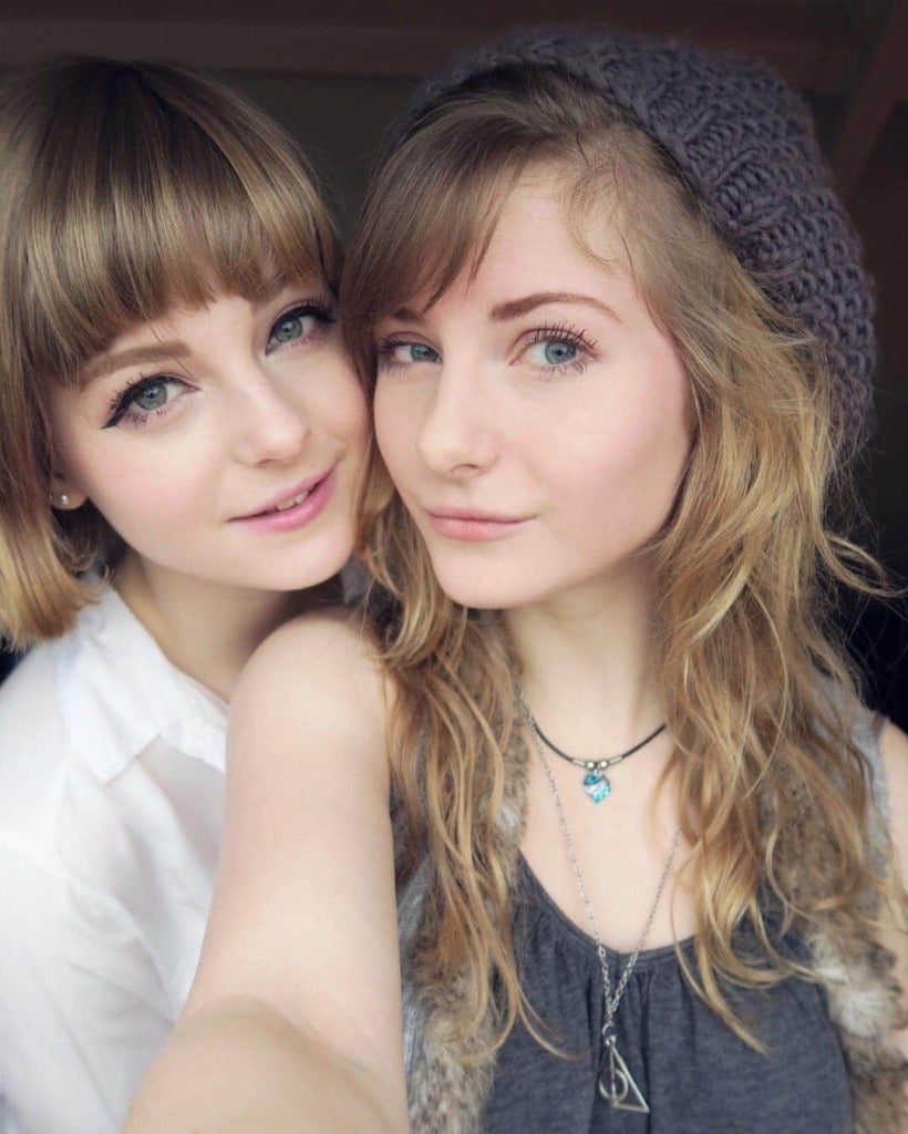 "Ella Freya" โพสต์ภาพคู่พี่สาวฝาแฝด งานนี้มีแอชลีย์ถึง 2 คน!